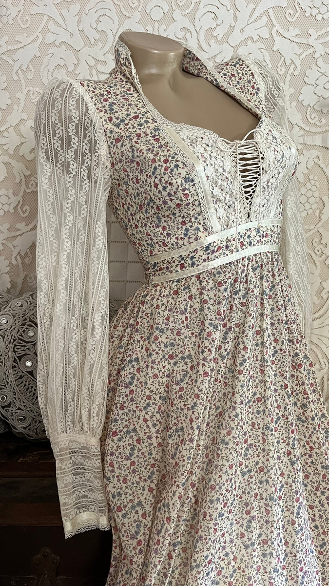 1970’s Vintage Ivory Floral and Lace Queen Anne Collar Gunne Sax Dress ...