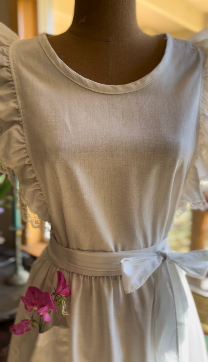 Versatile 1970’s Vintage White Open Back Pinafore Apron – Strange Vintage